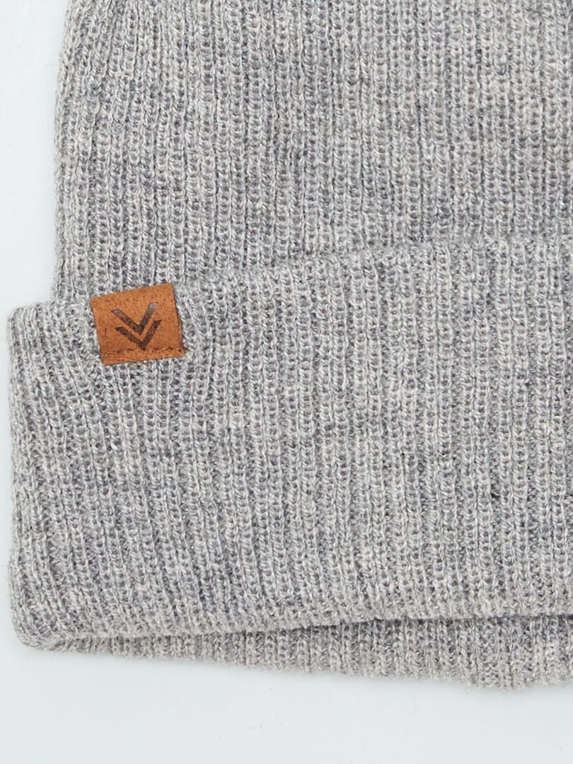 Gebreide muts met print - GRIJS - Kiabi - 9.00€