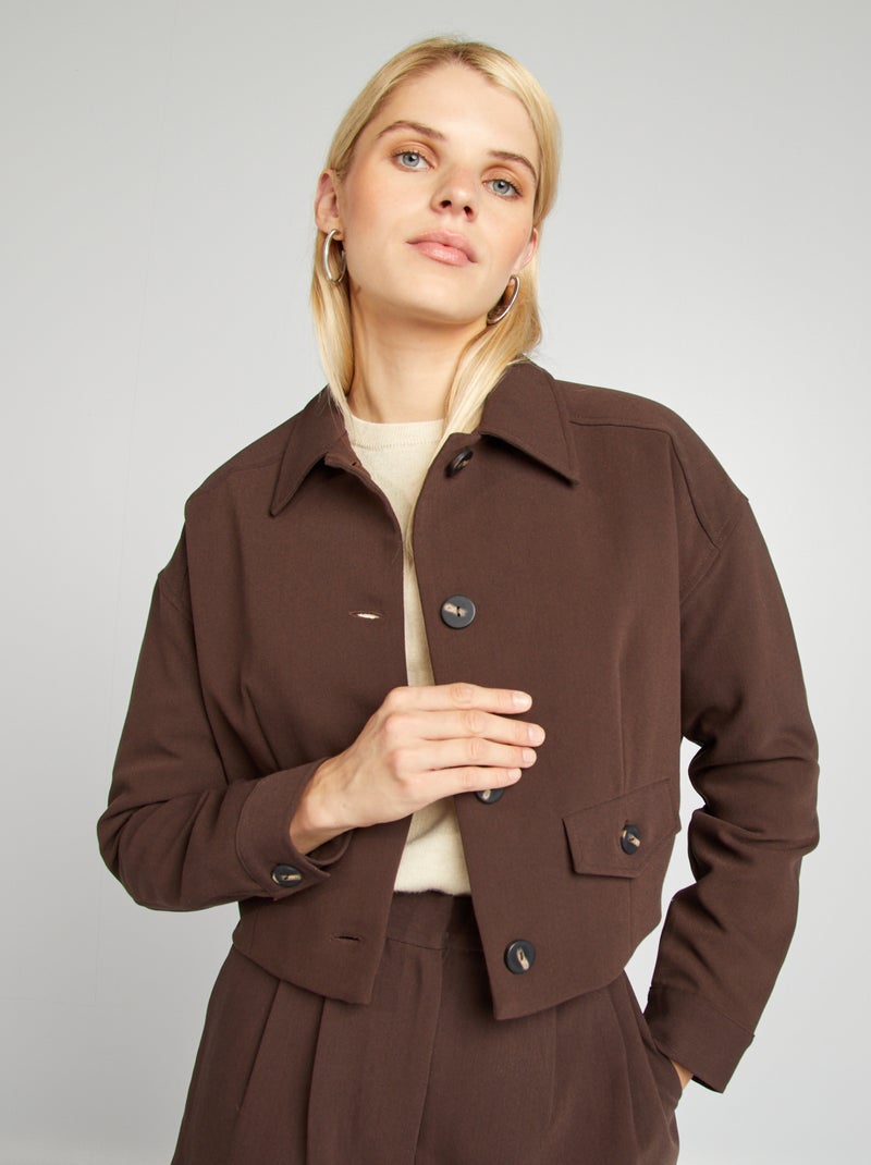 Kort jasje met knopen - BRUIN - Kiabi - 20.00€