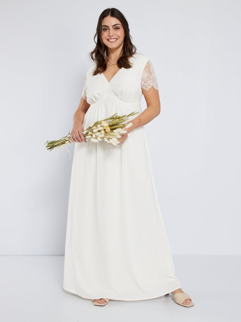 Robe longue avec dentelles - blanc - 79.00€ - Kiabi