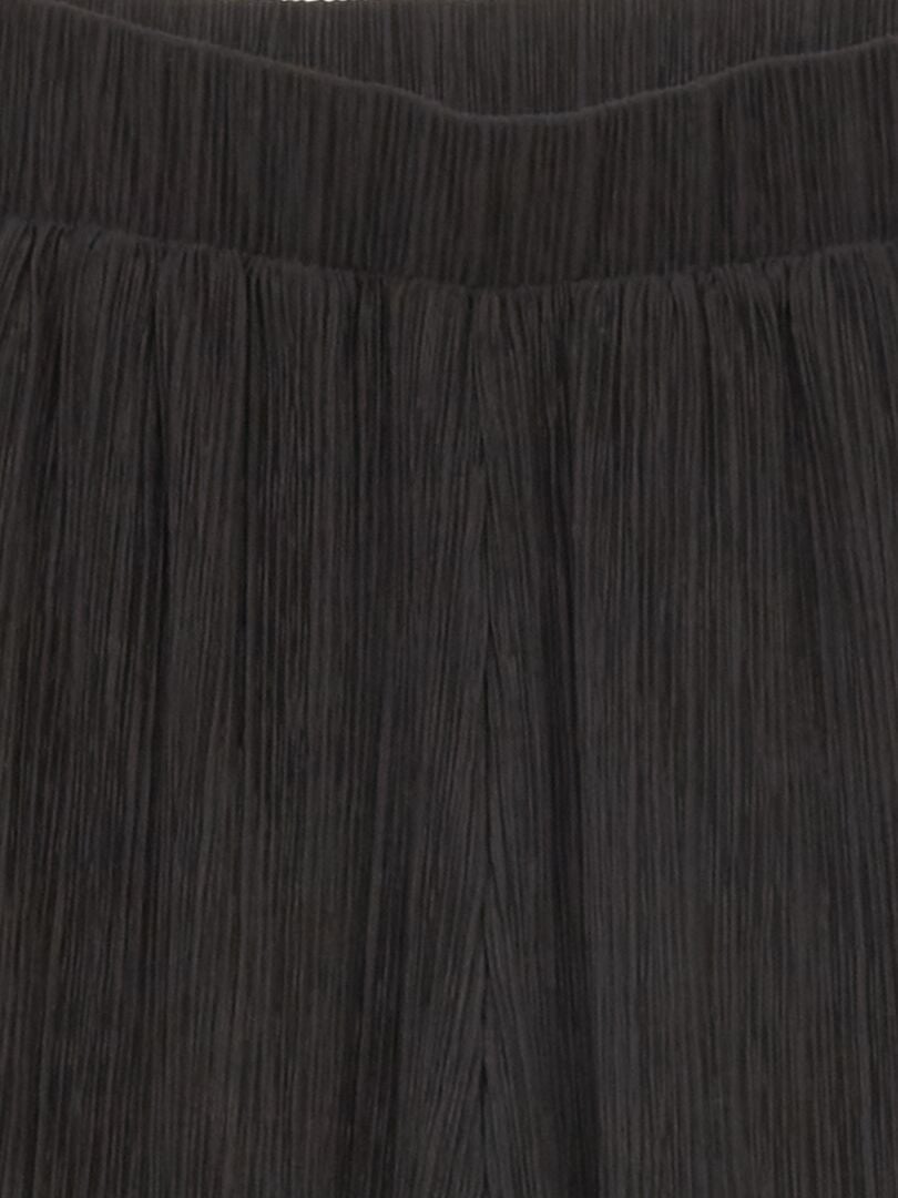Soepelvallende short met plooien - zwart - Kiabi - 14.00€