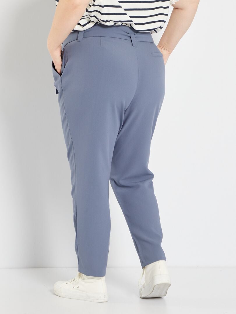 Strakke broek met brede riem - GRIJS - Kiabi - 25.00€